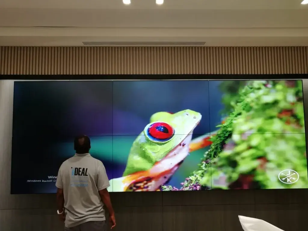 Custom Display Screens with the Latest Technologies - Ideal Solution